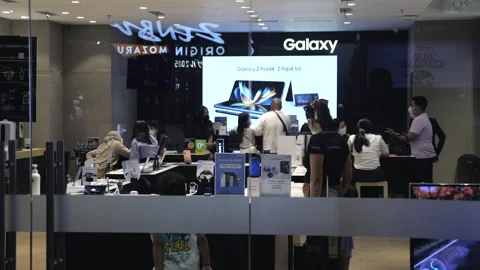 Crowded Store Stock Videos – Royalty-Free HD & 4K Videos