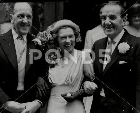 Captain Dudley Travers D.f.c Of B.o.a.c Marries Mrs Joan Corke After ...