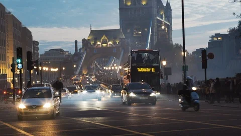Cars driving towards Tower Bridge on Lon... | Stock Video | Pond5