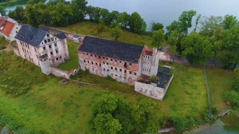 Castle Ruins Lake Elk Jezioro Ruiny Zamk... | Stock Video | Pond5
