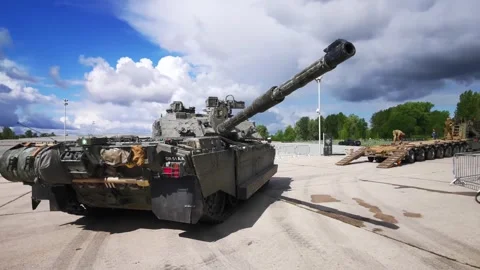 Challenger 2 tank Rotating Turret | Stock Video | Pond5