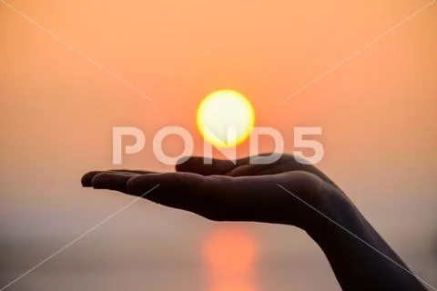 Close up and Silhouette of hand holding sun. Sun on woman hand. Stock ...