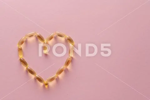 Close up capsules of fish fat oil in the heart shape, omega 3, Stock ...