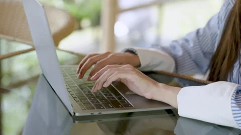 Models Com Stock Videos – Royalty-Free HD & 4K Videos