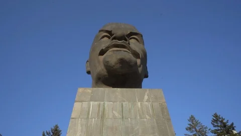 Close-Up: Vladimir Lenin Head Statue - I... | Stock Video | Pond5