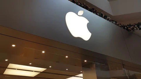 Closed Apple Store with no people inside | Stock Video | Pond5