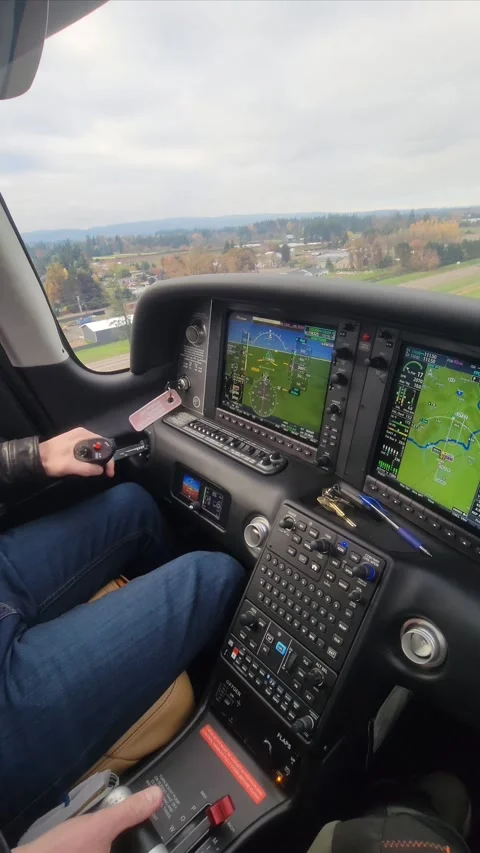 Cockpit of a 2021 Cirrus SR22T with Garm... | Stock Video | Pond5