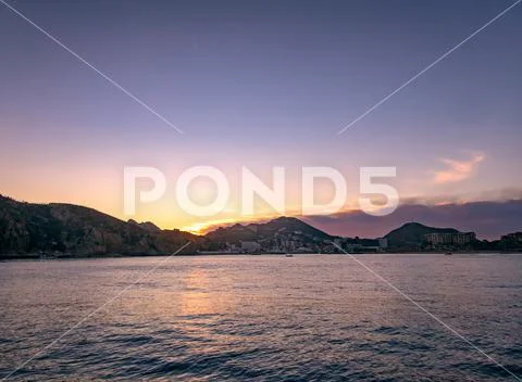 The colours of a Pacific sunset over the resort of Cabo San Lucas Stock ...