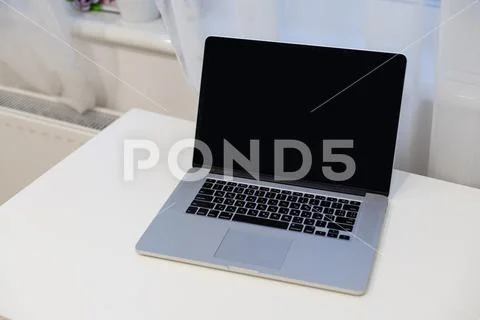 Computer mockup white background on table. Laptop with blank screen ...