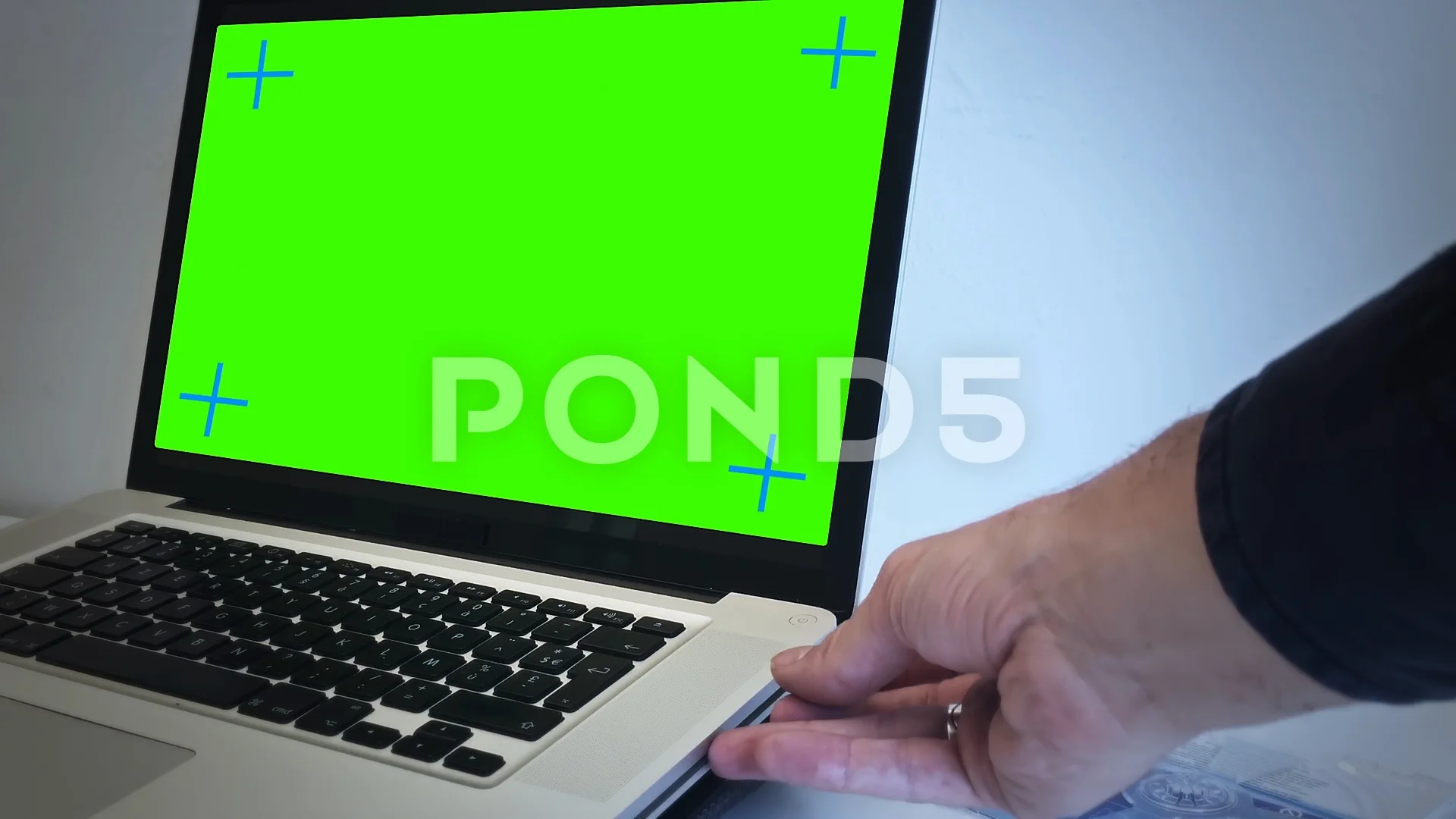 Greenscreen Computer Virus