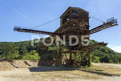 Conveyor system and sorting plant in the disused Vatter porphyry quarry ...