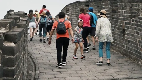 Crowd climbing the Great Wall of China i... | Stock Video | Pond5