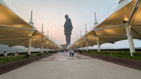 Crowd of People Moving at the Statue of ... | Stock Video | Pond5