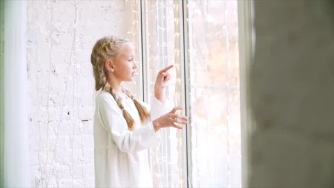 Drawing Girl Stock Videos – Royalty-Free HD & 4K Videos | Page 4