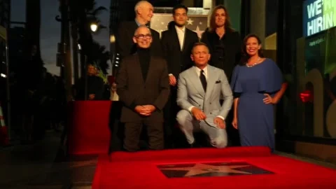 Daniel Craig gets Hollywood Walk of Fame... | Stock Video | Pond5