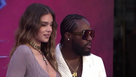 Daniel Kaluuya and Hailee Steinfeld amon... | Stock Video | Pond5