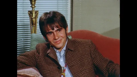 Compare M Stock Videos – Royalty-Free HD & 4K Videos | Pond5