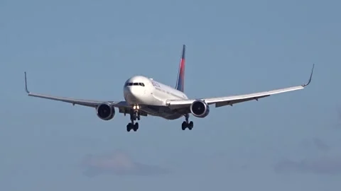Delta airlines boeing 767 landing arrivi... | Stock Video | Pond5