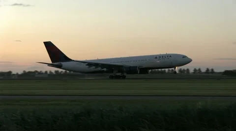 Delta Plane Stock Videos – Royalty-Free HD & 4K Videos | Pond5