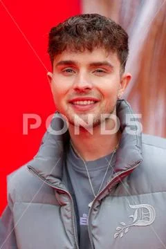 Deutschlandpremiere - Miraculous: Ladybug & Cat Noir Mike Singer bei ...