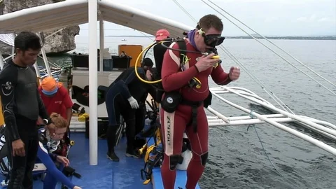 Divers divers dive into water from phili... | Stock Video | Pond5