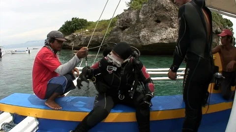 Divers divers dive into water from phili... | Stock Video | Pond5