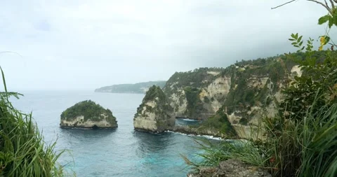 Dolly forward reveal shot of Diamond Bea... | Stock Video | Pond5