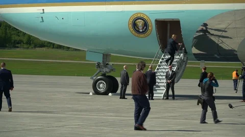 Donald Trump Waves Stock Videos – Royalty-Free HD & 4K Videos | Pond5