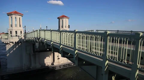 Drawbridge raise | Stock Video | Pond5