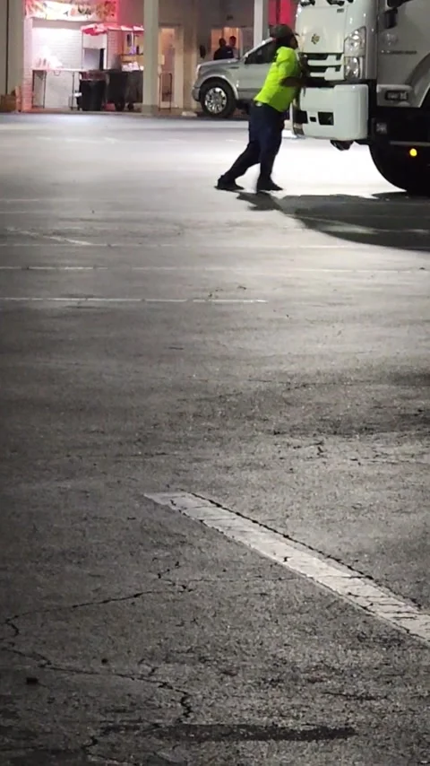 Guy Peeing Stock Videos – Royalty-Free HD & 4K Videos