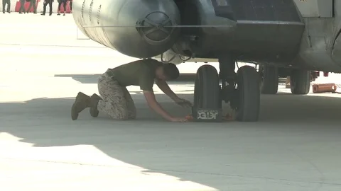 Dubai Airshow: US Marine positioning cho... | Stock Video | Pond5