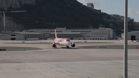 EasyJet Airbus A320 taxiing to gate afte... | Stock Video | Pond5