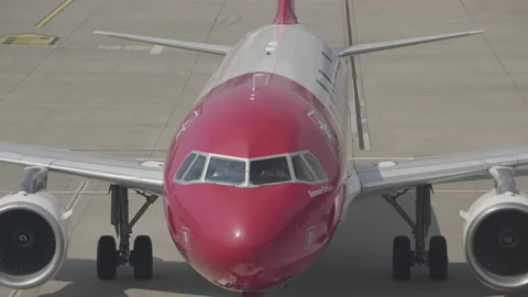 Push Back Aircraft Stock Videos – Royalty-Free HD & 4K Videos | Page 3