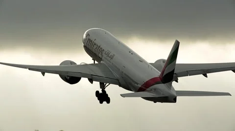 Emirates Boeing 777 takeoff close up sid... | Stock Video | Pond5