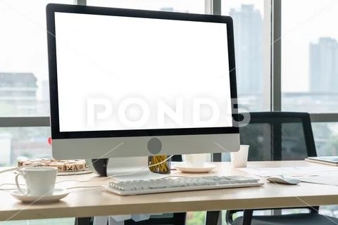 Empty computer monitor screen for design mock up template ~ Premium ...