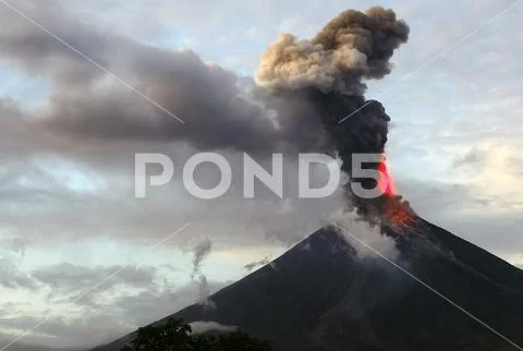 Erupting Mayon volcano in Albay province, Daraga, Philippines - 23 Jan ...