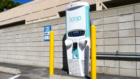 Loop Chargine Station Stock Videos – Royalty-Free HD & 4K Videos | Pond5