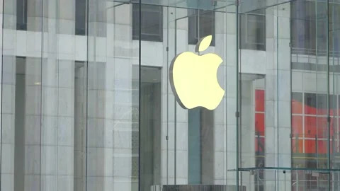 Famous Apple store at 5th Avenue in New ... | Stock Video | Pond5