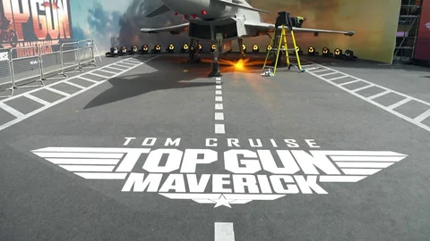 Fighter jet adorns 'Top Gun' red carpet ... | Stock Video | Pond5