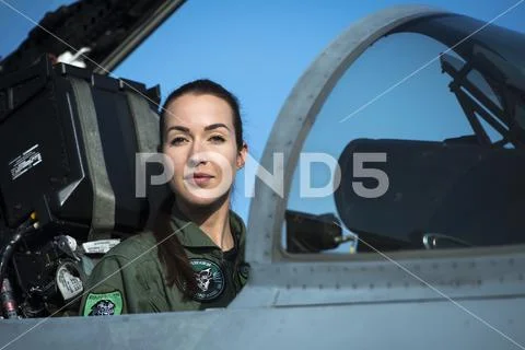 First female fighter pilot of Swiss Air Force presented, Payerne ...
