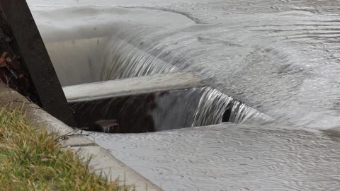 Flash flooding in city streets with wate... | Stock Video | Pond5
