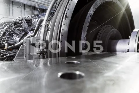 A gas turbine with a compressor rotor and a bolted coupling half Stock ...
