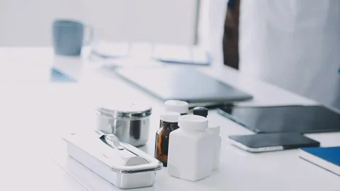 News 2 Share Stock Videos – Royalty-Free HD & 4K Videos