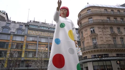 Gigantic Statue Of Japanese Artist Yayoi... | Stock Video | Pond5