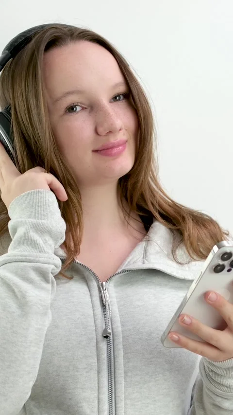 Mobile Photo Shoot Stock Videos – Royalty-Free HD & 4K Videos | Pond5