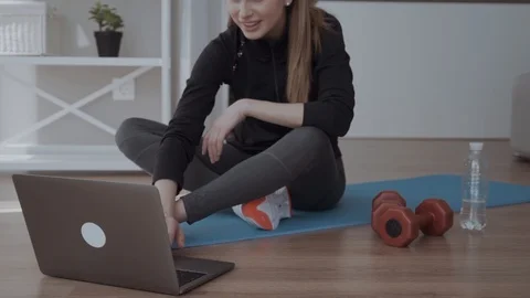 Videos Homem A Stock Videos – Royalty-Free HD & 4K Videos | Pond5