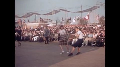 Girls Together Nakef Stockvideomateriaal ~ Rechtenvrije stockvideo's ...