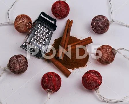 Grater with cinnamon sticks and powder, isolated on a white background ...