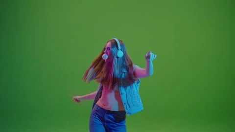 Green Screen Girl Dancing Stock Videos – Royalty-Free HD & 4K Videos