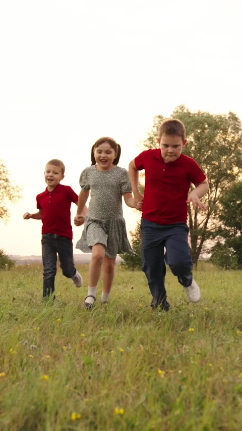 Kid Group Tree Stock Videos – Royalty-Free HD & 4K Videos